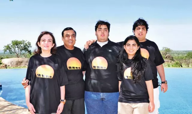 Unseen Childhood Pictures Of Isha Ambani, Akash Ambani And Anant Ambani Reflects Their Loving Bond