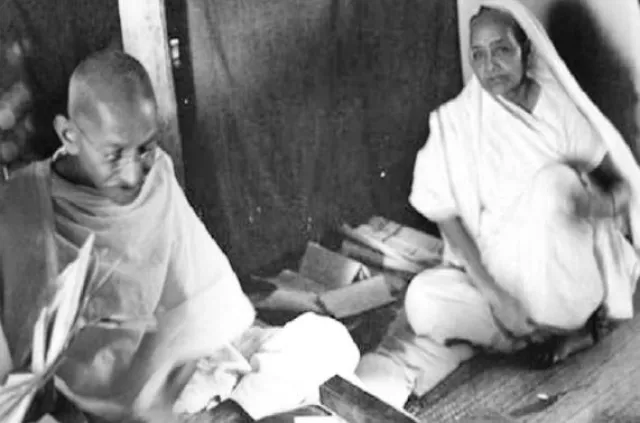 Mahatma Gandhi As A Father: Reason Why Bapu's Son Converted To Islam ...