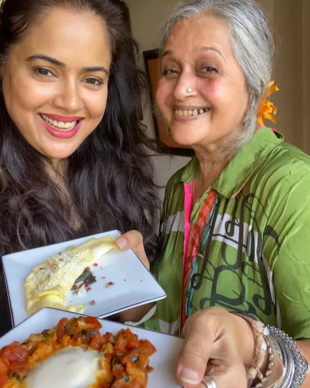 Sameera Reddy Restyles Her 'Saasu Ma', Manjri Varde's Dress, Looks ...