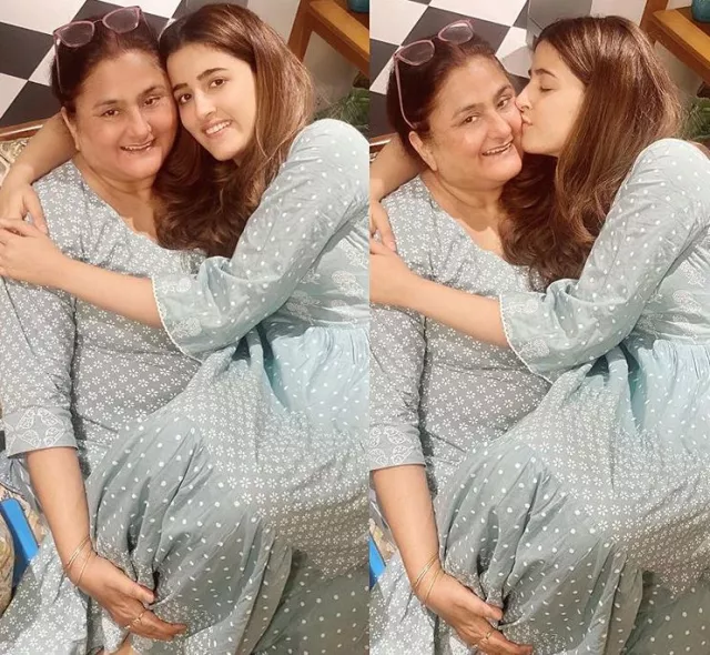 Kriti Sanon Wishes Her Mother, Geeta Sanon On Her Birthday With Amazing ...