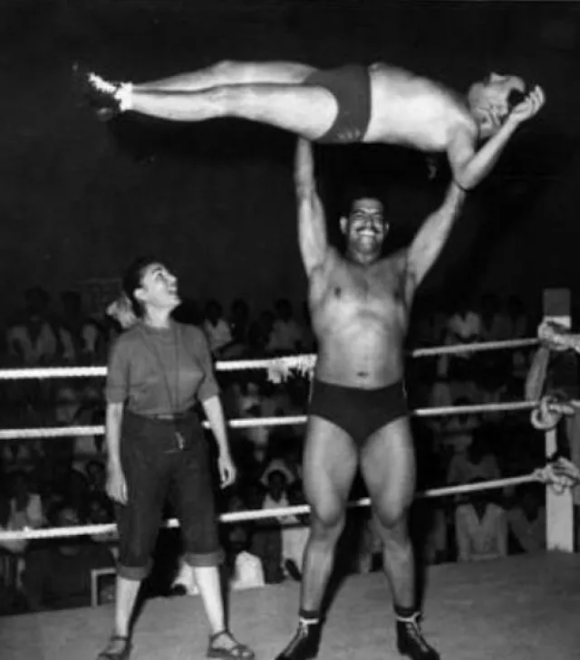 Dara Singh Randhawa And His Wife, Surjit Kaur's Photo With Their Kids ...