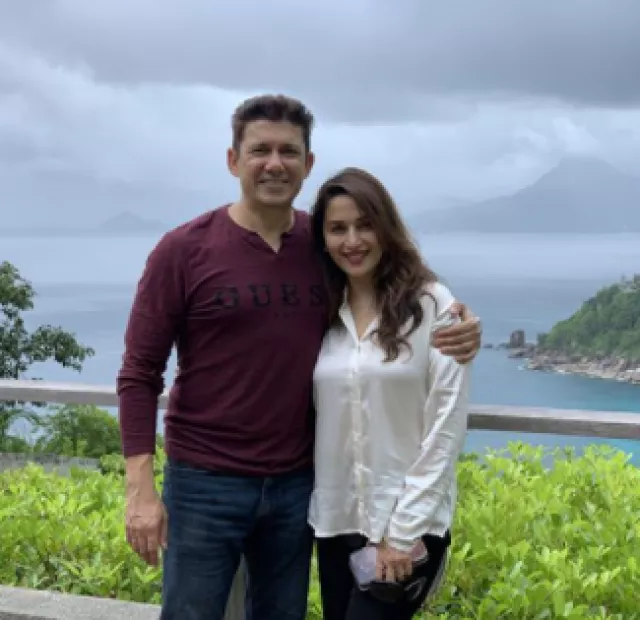 Madhuri Dixit Misses Her Brother Ajit Dixit On Bhai Dooj, Shares An ...