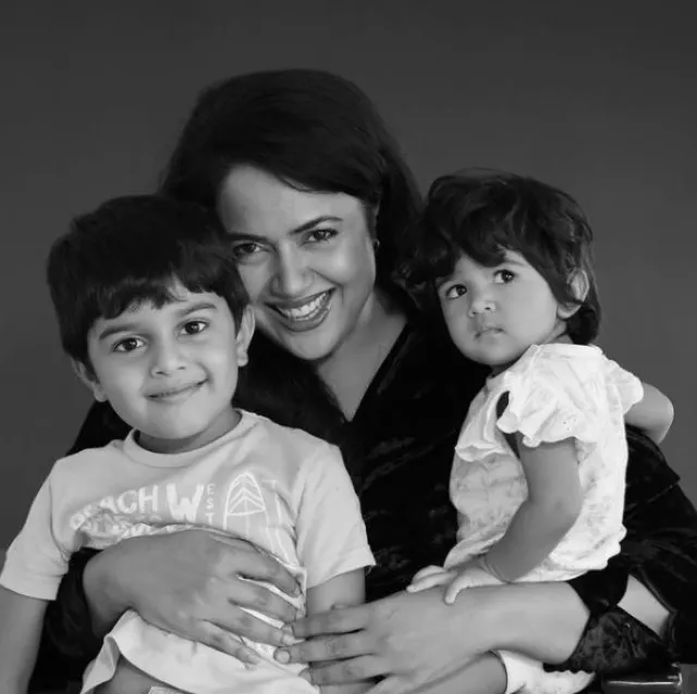 Sameera Reddy Shares Stunning Monochrome Picture With Her Kids, Hans ...
