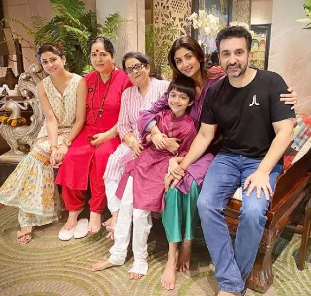 Shamita Shetty Gives A Glimpse of Her Early Morning Yoga Session With ...