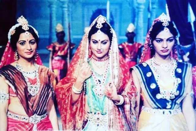 'Ramayan' Fame, Dipika Chikhlia Shares Wedding Photo With Her Real-Life ...