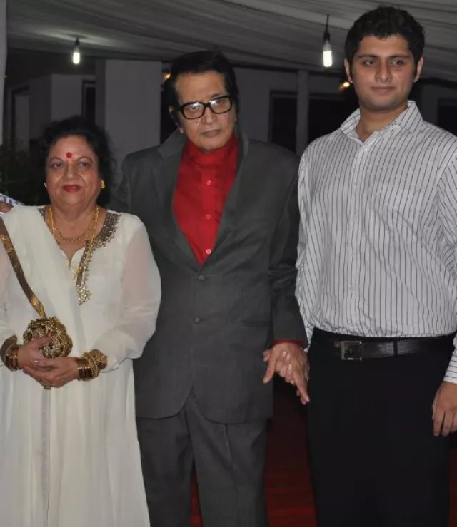 87 Years Late Legendary Actor Manoj Kumar and Wife Shashi Goswami Love ...