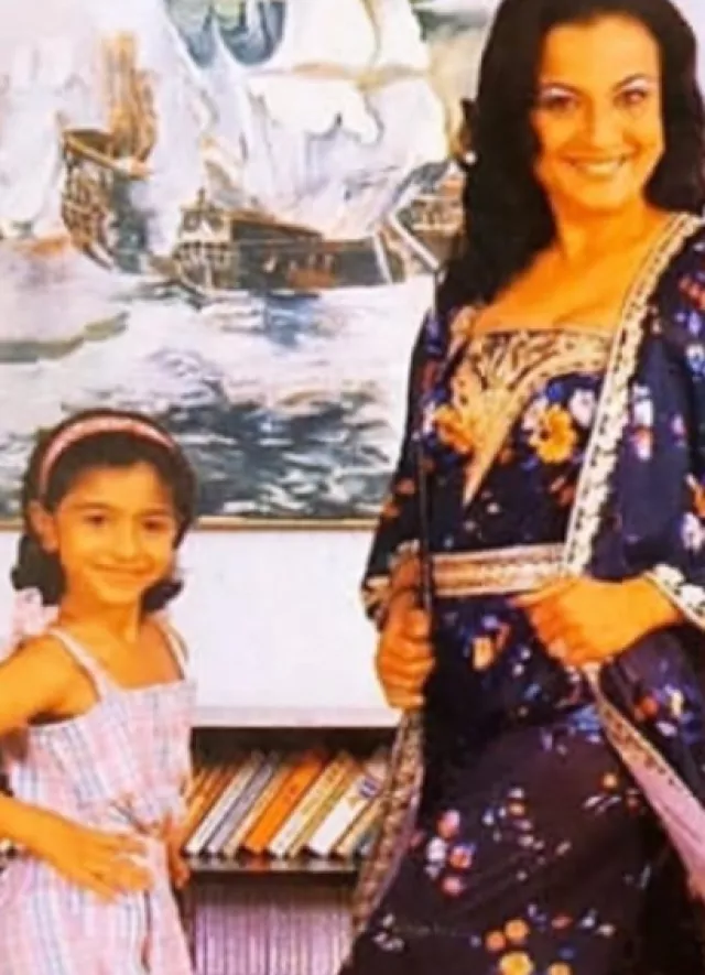 Tanishaa Mukerji Shares An Adorable Wish For Mommy, Tanuja On Her 76th ...