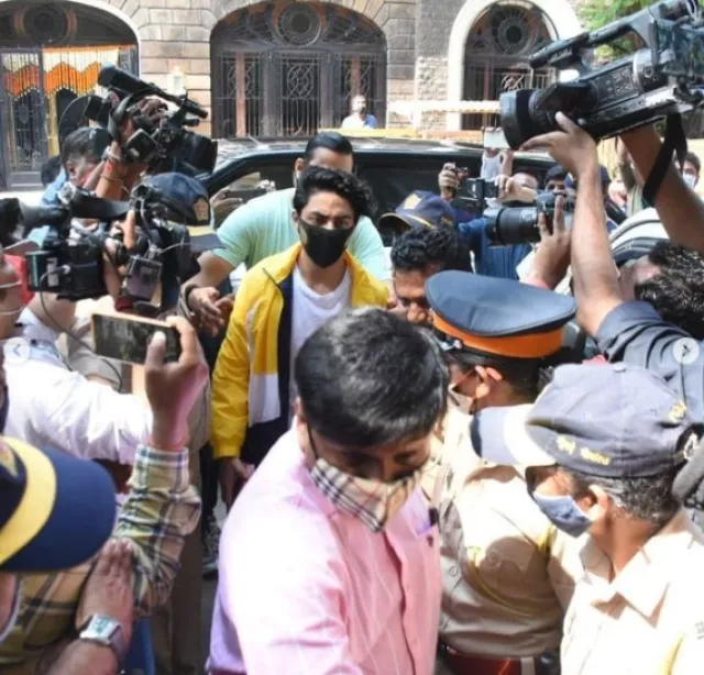 Aryan Khan Appears Before NCB In A Range Rover In The Mumbai Cruise ...