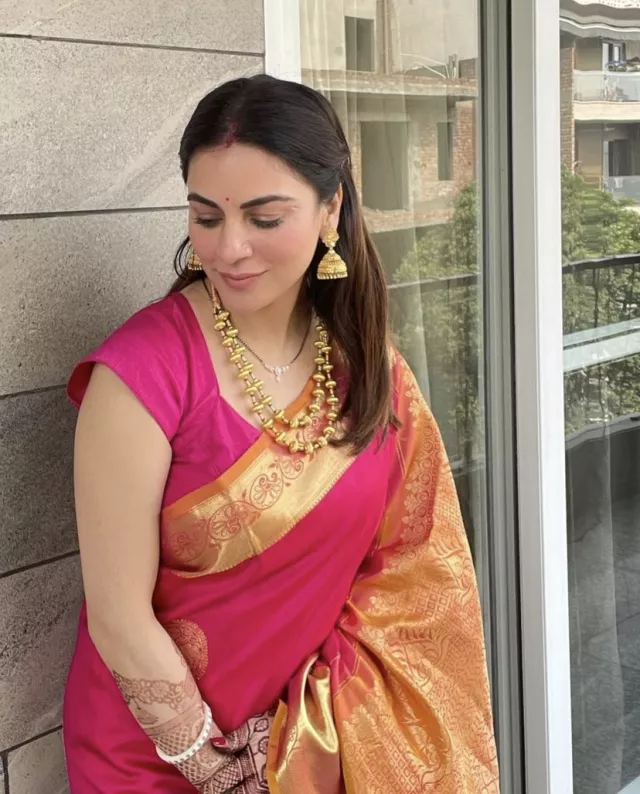Shraddha Arya Posts Pictures Of Her Engagement Ceremony, Stuns In A ...
