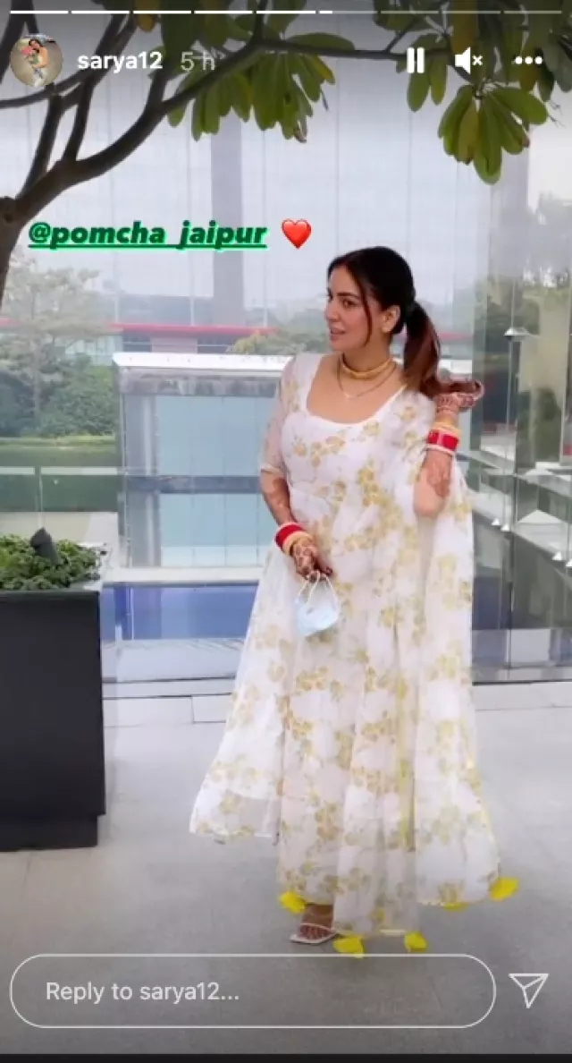 Shraddha Arya Flaunts Her Huge Engagement Ring Worth Rs 4 Lakhs In The ...