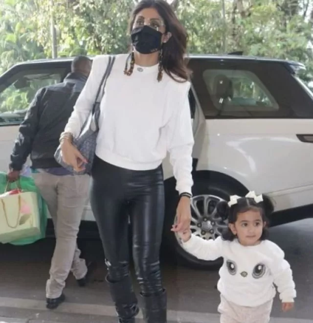 Shilpa Shetty Kundra Twins In White With Samisha, Sets Major Mother ...