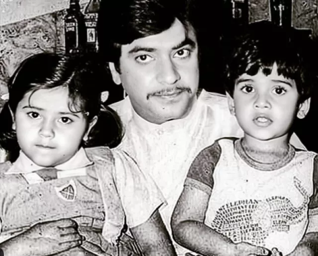 Unseen Picture Of Jeetendra With Ekta And Tusshar From Their Childhood ...