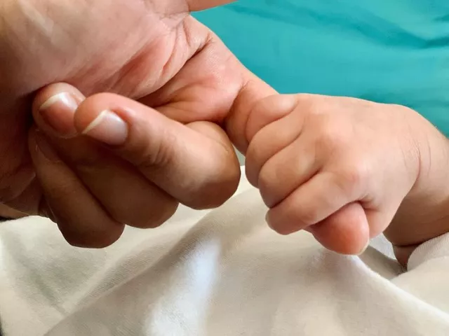 Harshdeep Kaur's Newborn Son, Hunar Singh Holding Her Finger With His ...