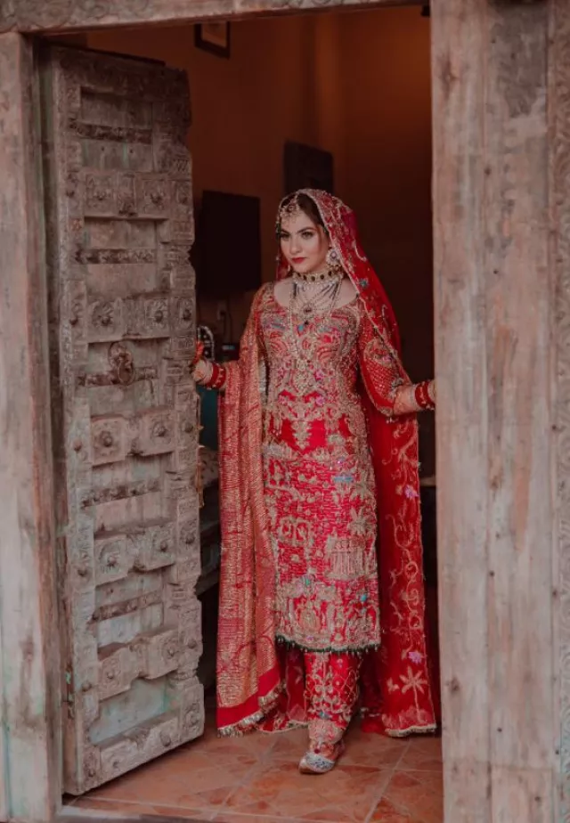 Punjabi Bride's Wedding Suit Has 'Garden Of Eden' And Mehendi Dress Has ...