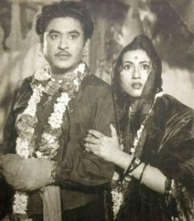 Madhubala Married Kishore Kumar Out Of Spite And Anger For Dilip Kumar ...