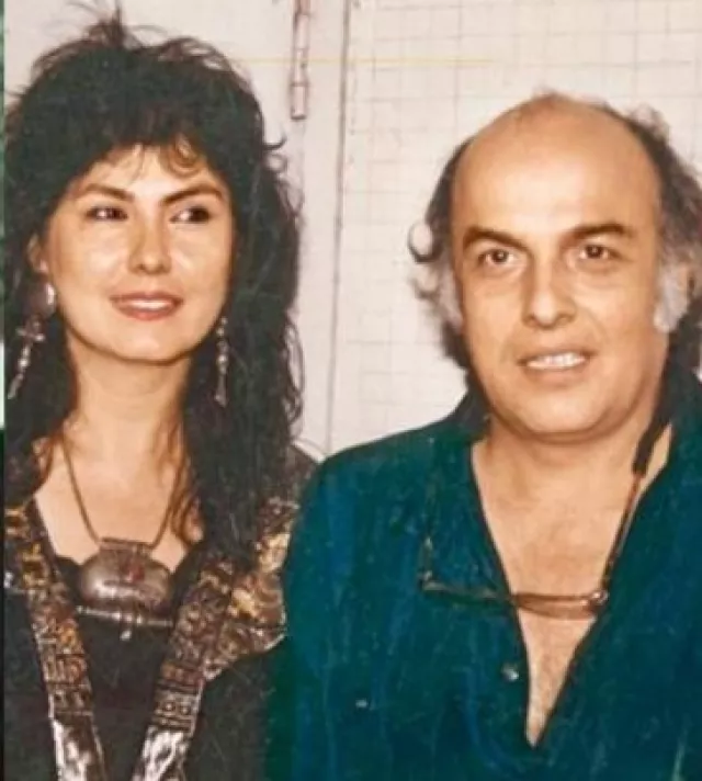 Pooja Bhatt Posts Unseen Throwback Pictures Of Her Gorgeous Mother ...
