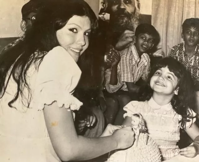 Pooja Bhatt Posts Unseen Throwback Pictures Of Her Gorgeous Mother ...