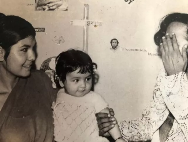 Pooja Bhatt Posts Unseen Throwback Pictures Of Her Gorgeous Mother ...