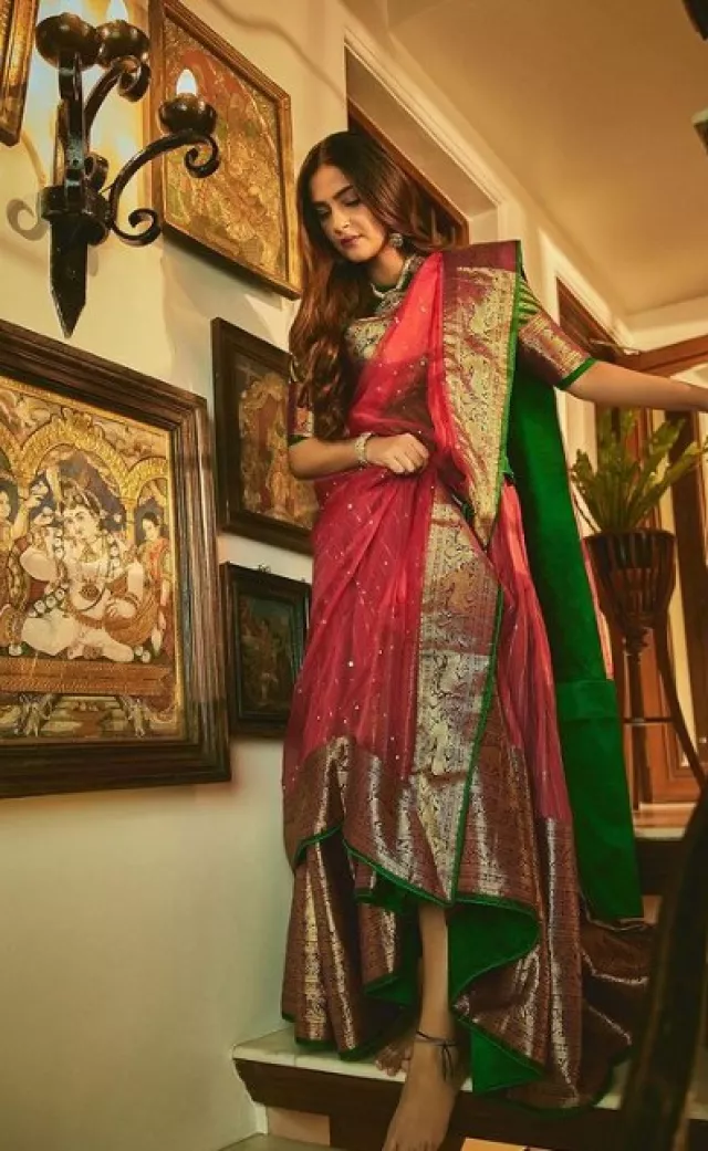 New Mommy, Sonam Kapoor Looks Gorgeous In A Rani Pink Saree As She ...