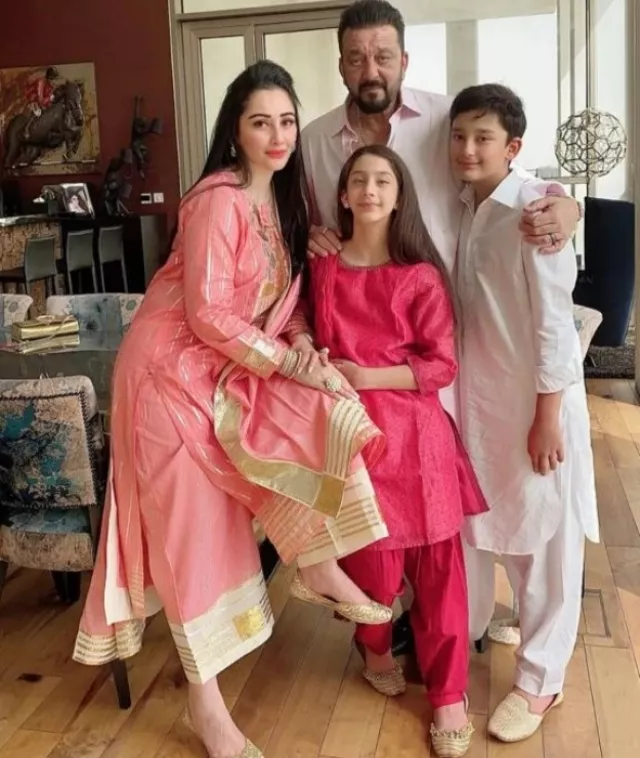 Sanjay Dutt Wishes Twin Kids, Iqra And Shahraan On Their Birthday, Half ...