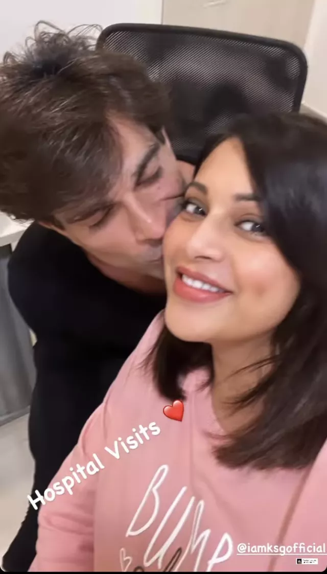 Mom-To-Be, Bipasha Basu Gets A Sweet Kiss At Hospital From Hubby, Karan ...