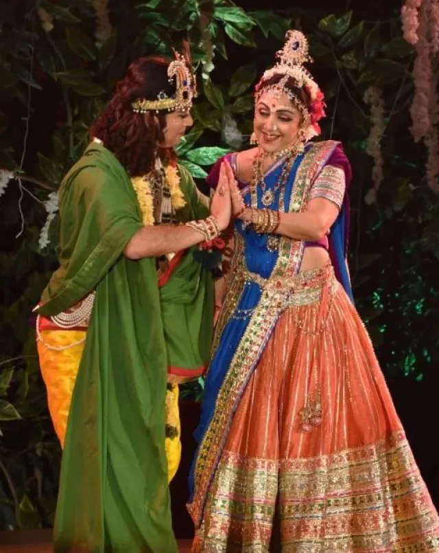 Hema Malini Grabs Eyeballs With Her Stunning 'Radha Ras Bhari' Dance On ...