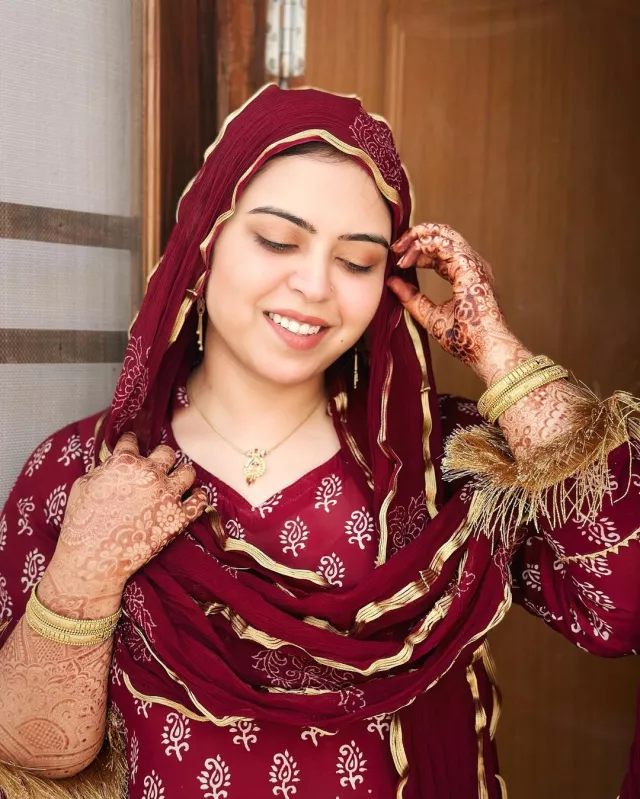 Saba Ibrahim Shares First Picture After Wedding, Flaunts Faded Mehendi ...