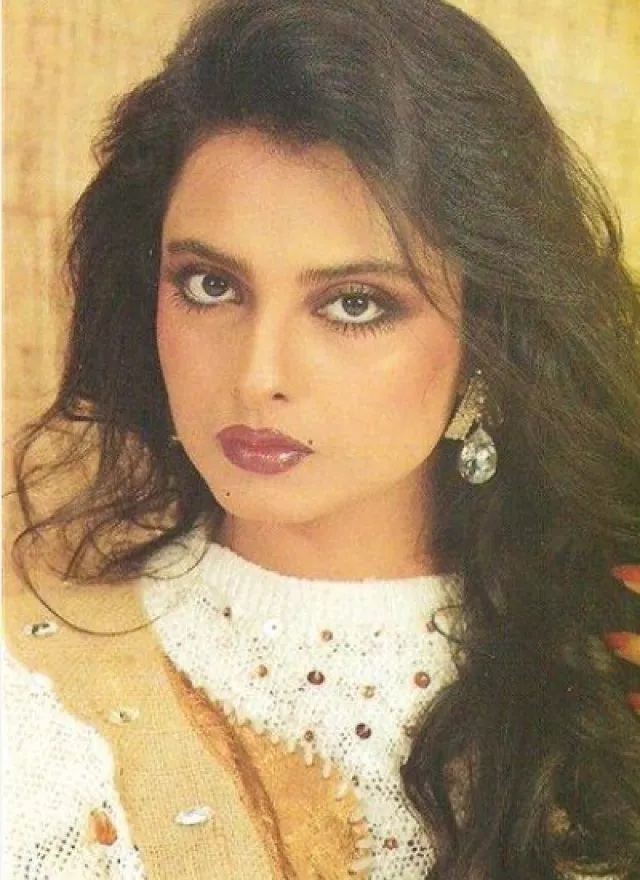 Rekha's Luxurious Lifestyle: Rs. 100 Crore Bungalow, Expensive Cars, Rs ...