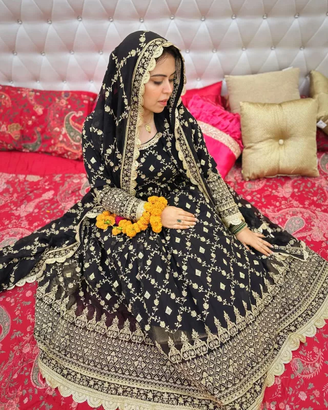 Shoaib Ibrahim's Sister, Saba Clarifies Whether Marks On Her Necks Are ...