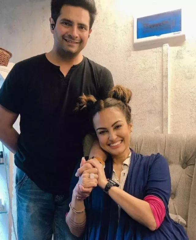 Karan Mehra's Estranged Wife, Nisha Rawal Caught Dining In With Her Alleged Boyfriend, Rohit Satia
