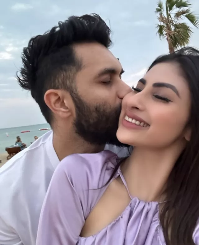 Mouni Roy-Suraj Nambiar Go On A Double Date With Manushi Chillar And Billionaire BF, Nikhil Kamath