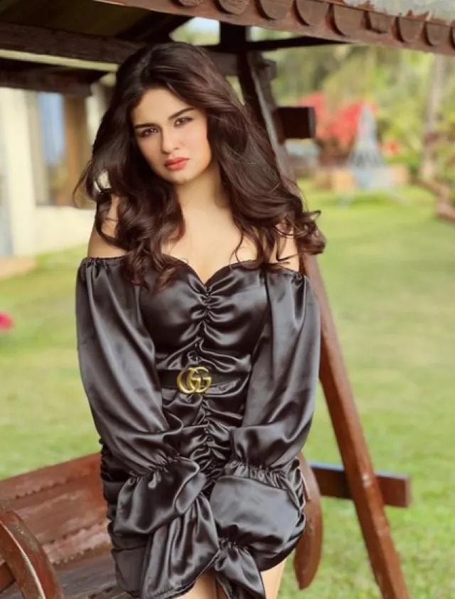 Avneet Kaur Is Dating Producer Raghav Sharma And Keeping Their ...