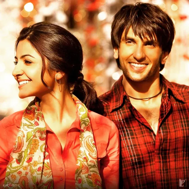 When Deepika Padukone Kissed Hubby Ranveer's Ex, Anushka Sharma, Fans ...