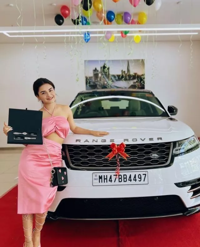 Avneet Kaur Is Dating Producer Raghav Sharma And Keeping Their ...