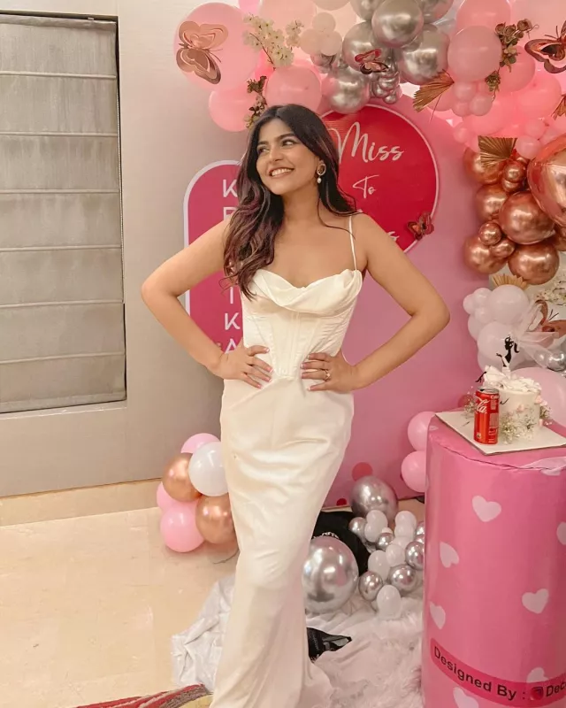 Kritika Khurana AKA That Boho Girl Turned A Pastel Princess On Her Pre ...