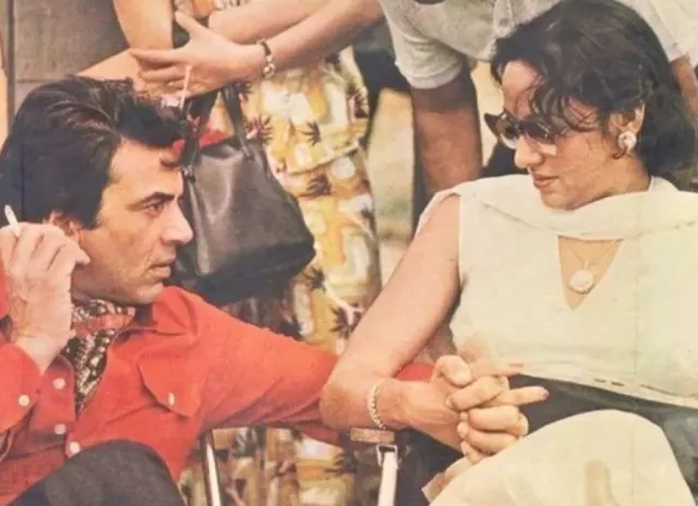 Unseen Picture Of Dharmendra And Hema Malini Holding Each Other's Hands ...