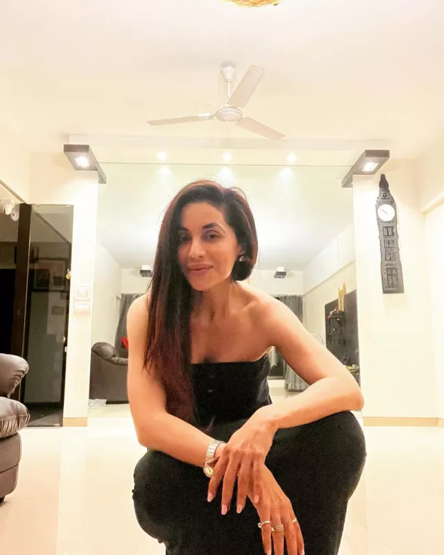 'Ishqbaaz' Actress, Mreenal Deshraj Gets Engaged To Ashim Matthan After ...