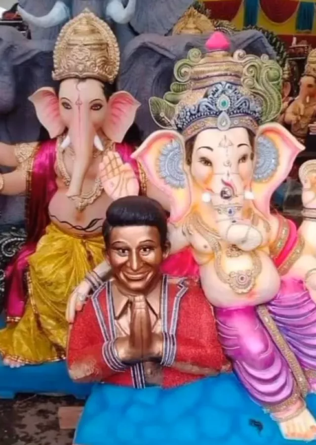 Puneeth Rajkumar's Fans Bring Home Late Actor's Idol Along With Lord ...