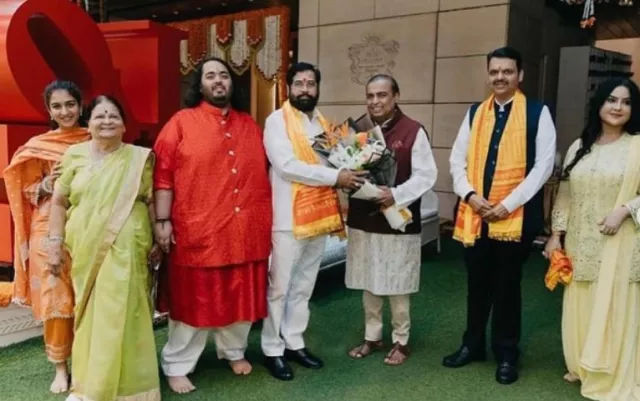 Radhika Merchant Twins With BF, Anant Ambani, Cutely Holds Nita Ambani ...