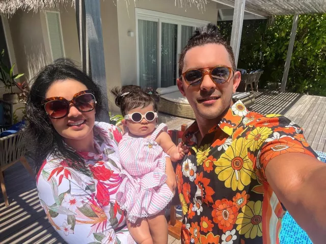 Aditya Narayan's Wife, Shweta Agarwal Hilariously Says 'Do Bachche Hai ...