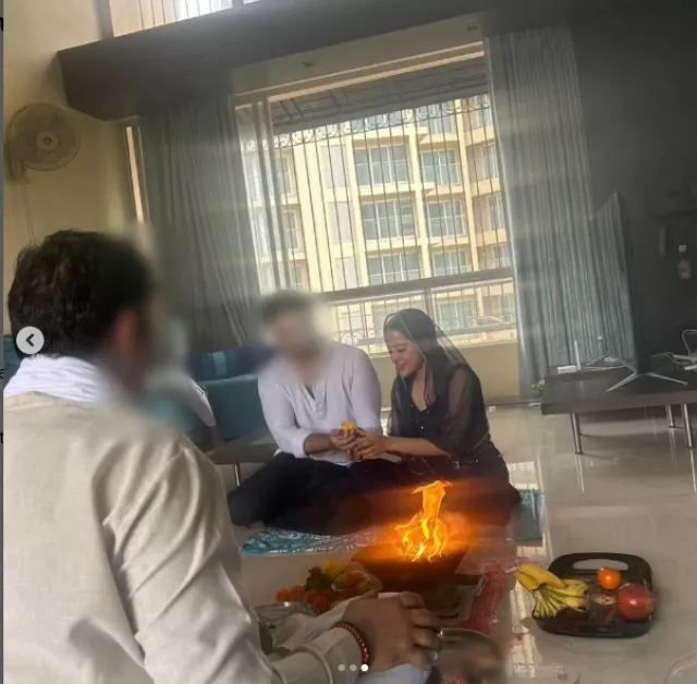 Uorfi Javed Gets Secretly Engaged With A Mystery Man? Sister, Urusa ...