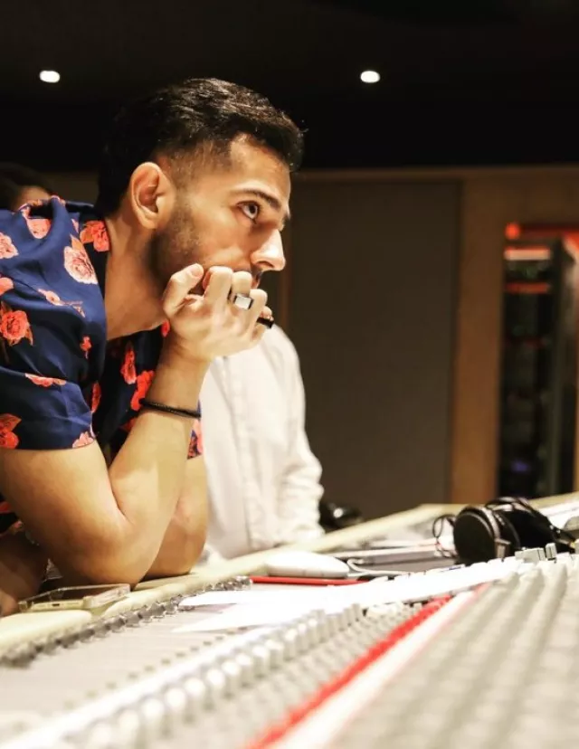 Meet Adnan Sami's Son, Azaan Sami Khan, Pak Music Composer, Raised By ...