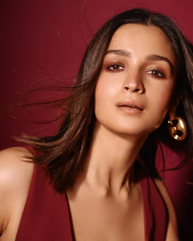 Alia Bhatt Slips Into A Bold Jumpsuit With Deep Neckline, Gives Cute ...