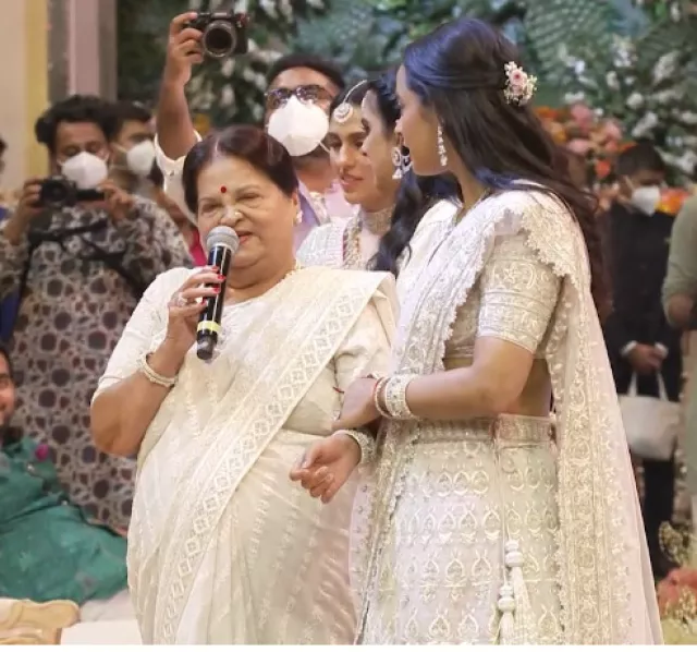 Kokilaben Ambani Got Emotional Remembering Dhirubhai Ambani On Anant Ambani's Ganesh Puja