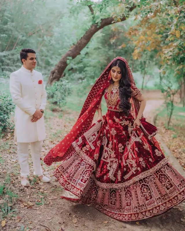 15 Pakistani Brides Who Wore Mesmerising Lehengas On Their 'Nikaah'