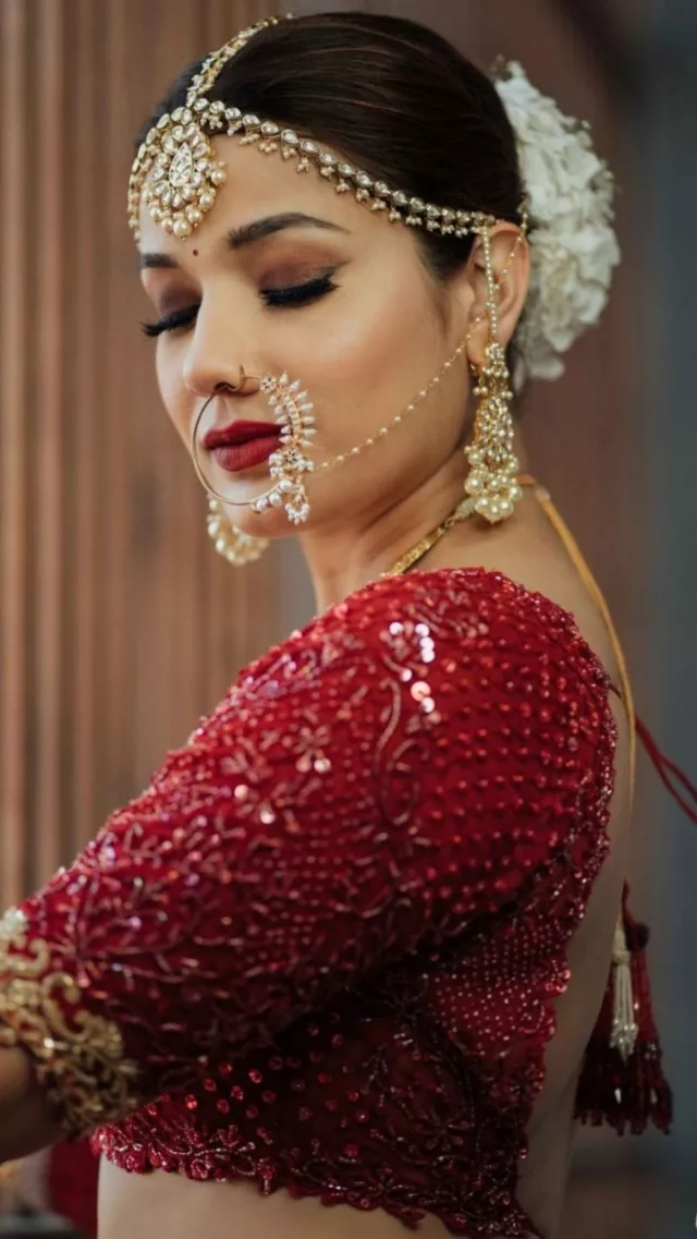 20 Brides Who Flaunted Stunning Back Blouse Designs On Their Wedding ...