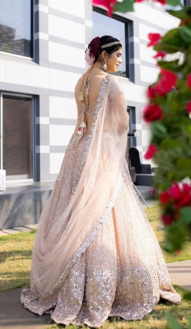 20 Brides Who Flaunted Stunning Back Blouse Designs On Their Wedding ...