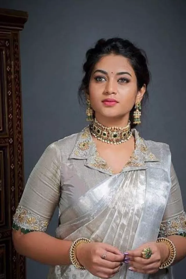 17 Unique Bridal Blouse Necklines For To-Be Brides To Pick For Their ...