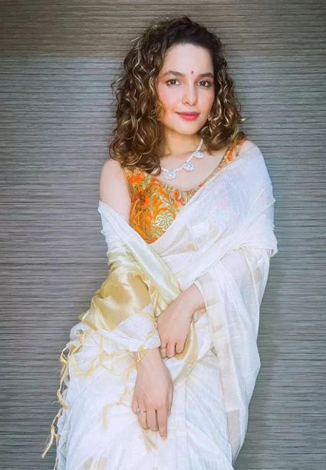 'Chak De' Fame 'Komal Chautala' Aka Chitrashi Rawat's Wedding ...