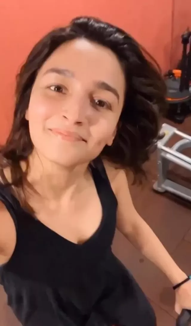 Alia Bhatt Sweats It Out At The Gym As She Groves To Hubby, Ranbir ...